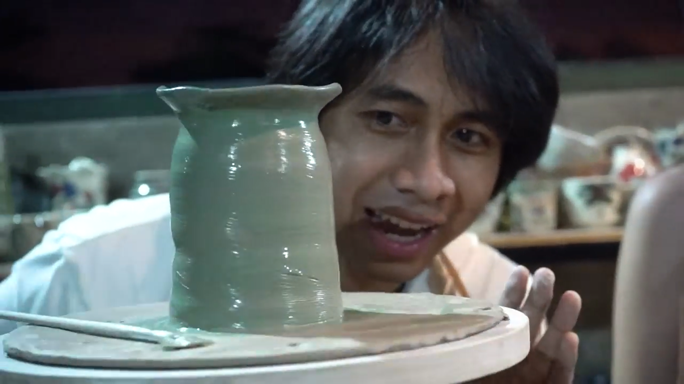 Turah Parthayana – Yang Seru di Bali? Bikin Keramik bareng Cewek Rusia