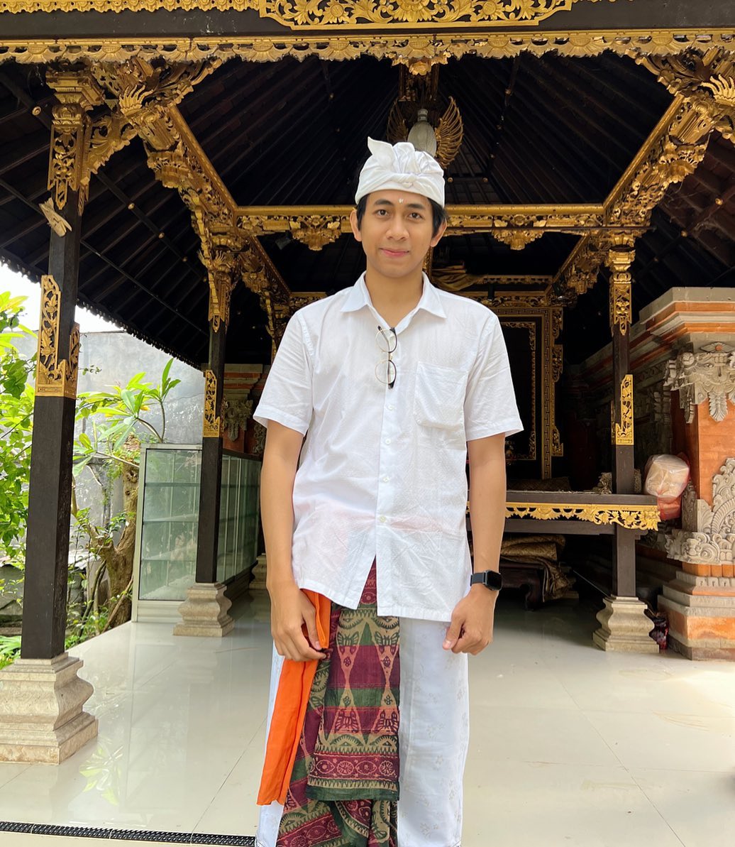 Turah Parthayana – Yang Seru di Bali? Bikin Keramik bareng Cewek Rusia