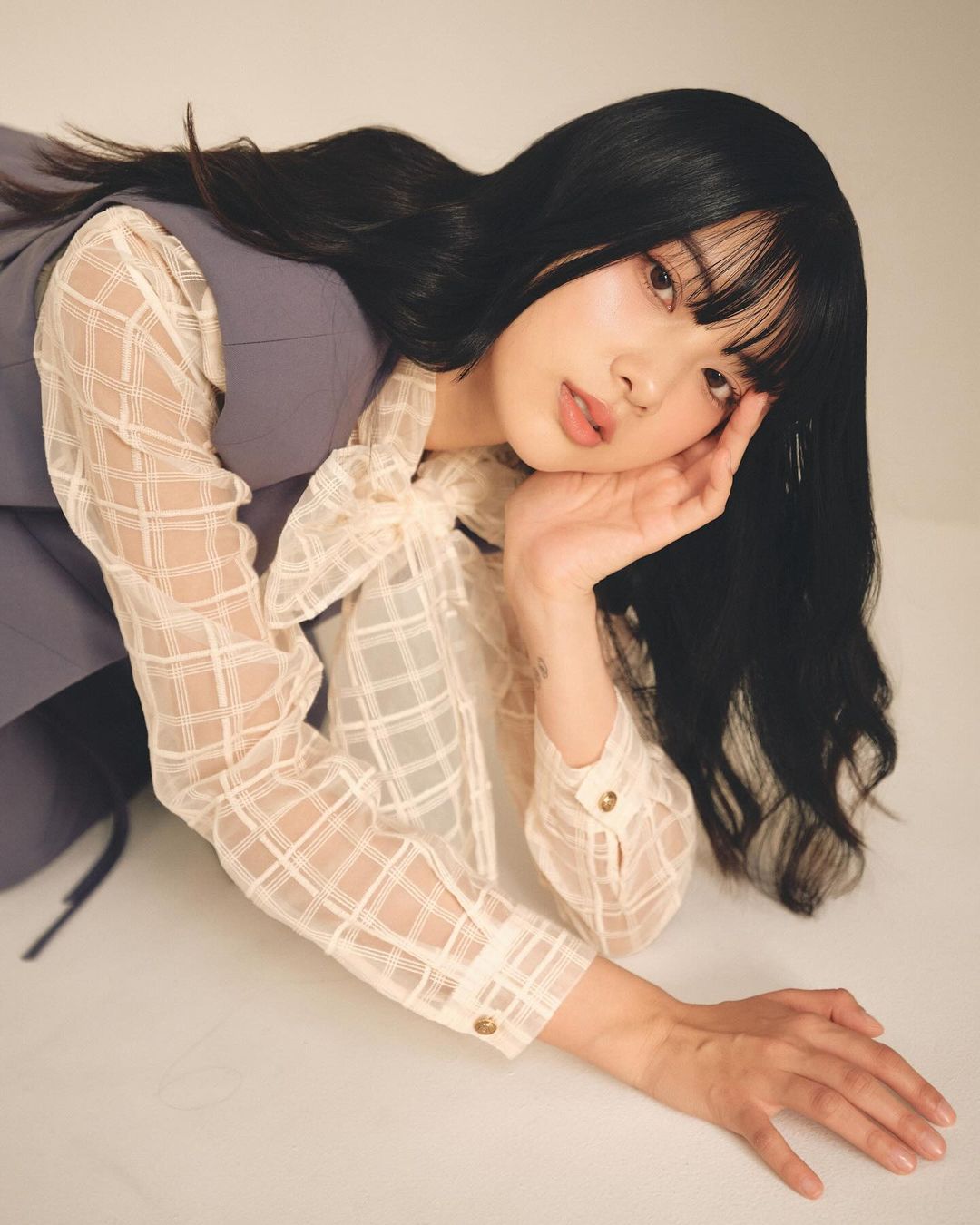 Foto Pemotretan Hitomi yang Bikin Pangling Semua Orang