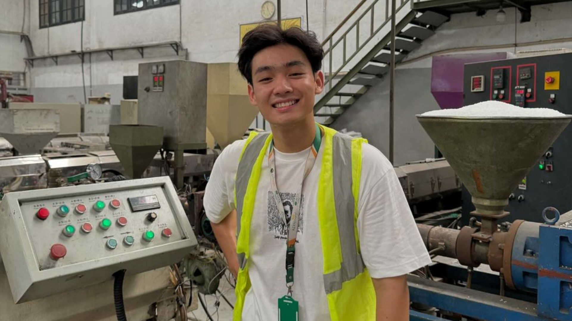 Cerita di Balik Pengolahan Botol Plastik di Pabrik Daur Ulang