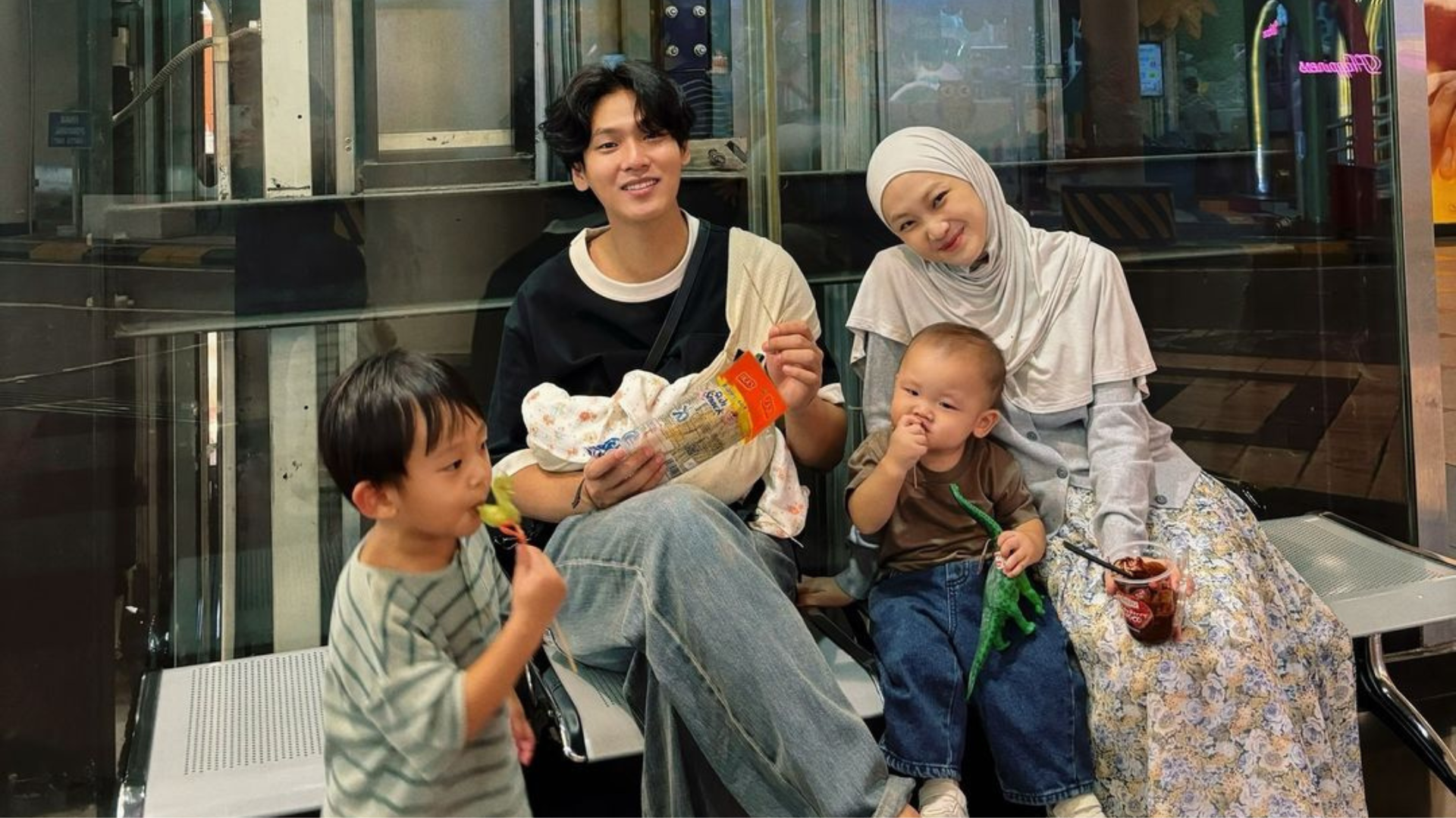 Selamat Datang, Na Jena! Daehoon dan Julia Sambut Anak Ketiga