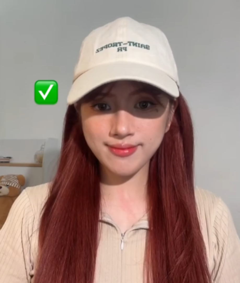 Inspirasi Gaya Rambut Pakai Topi, Tetap Stylish dan Cantik!