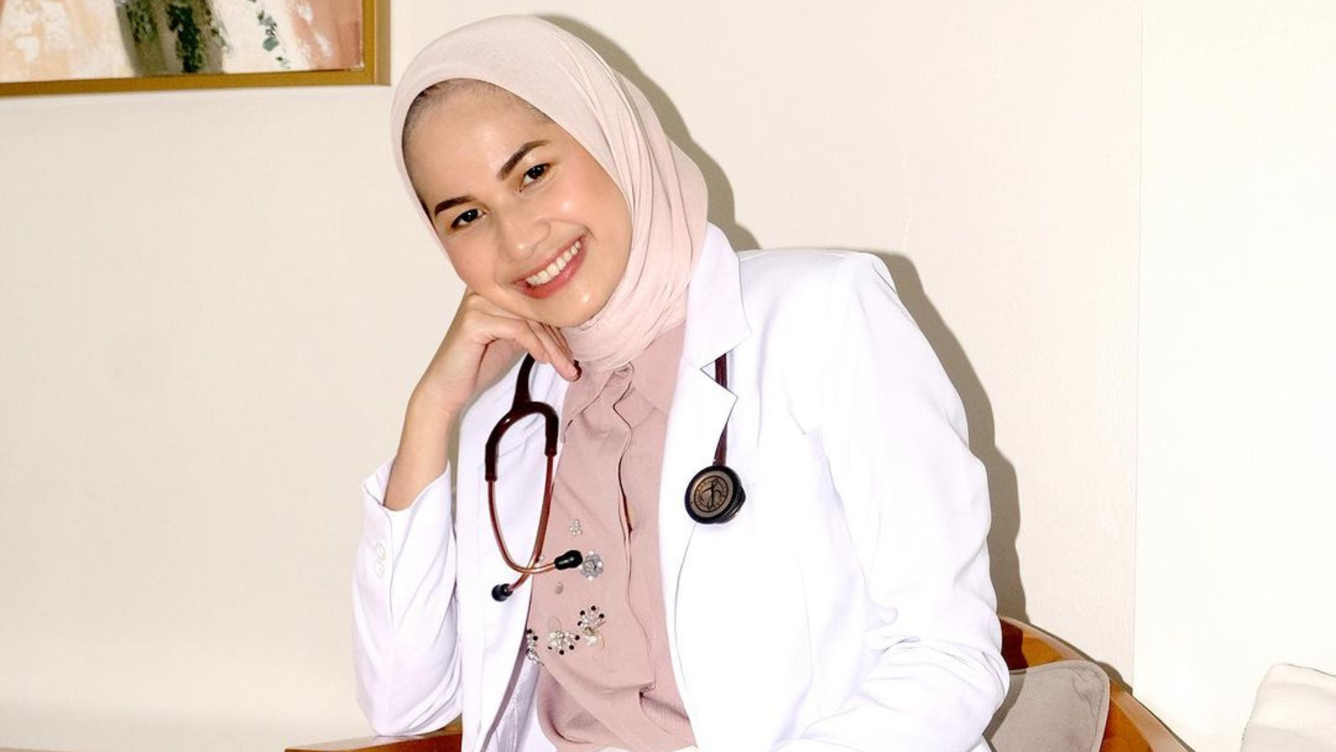 Nadhira Nuraini Afifa: Dokter dan Content Creator Kesehatan