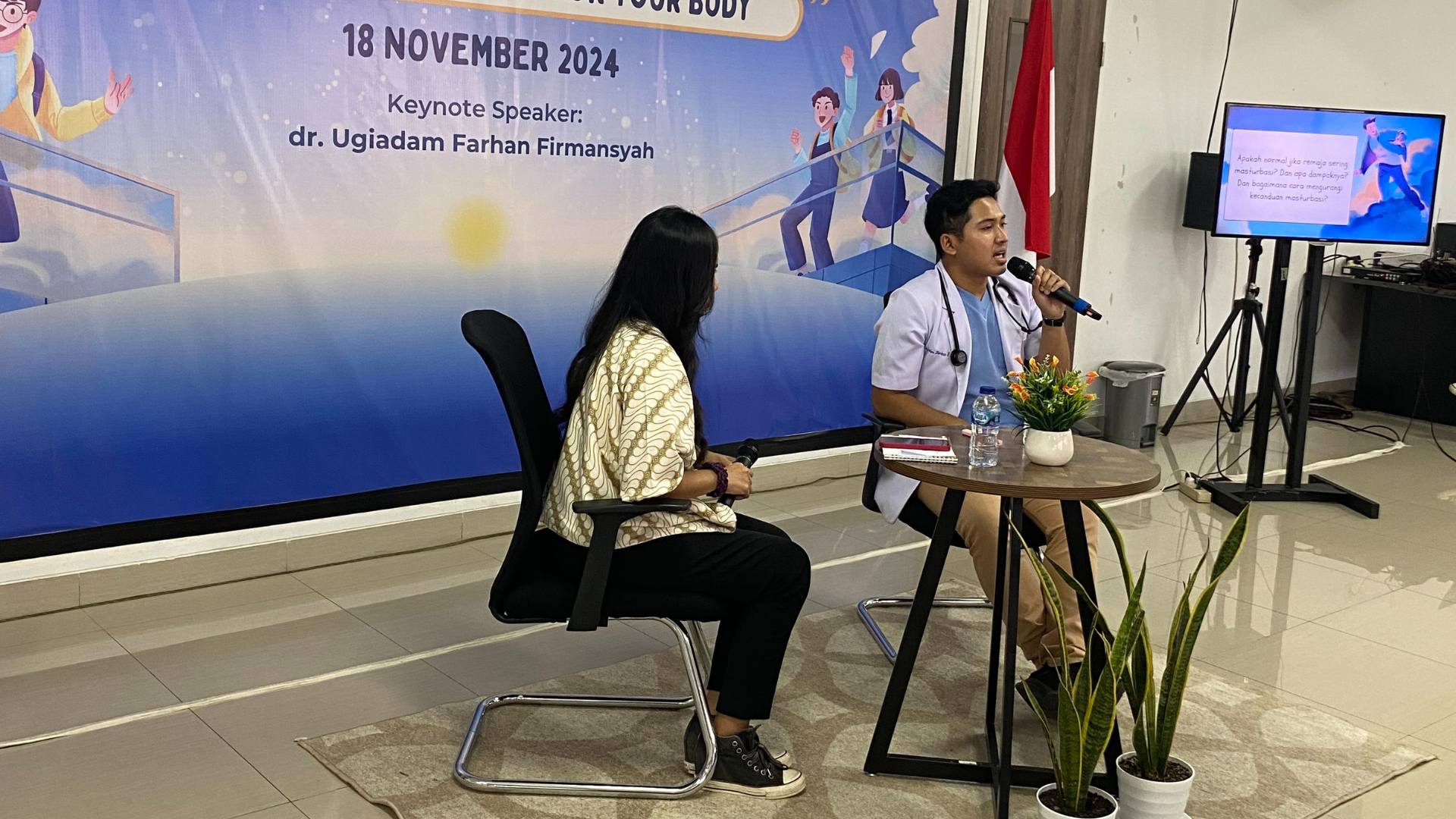 dr. Farhan Bahas Pendidikan Seksual Remaja di SMA JAC